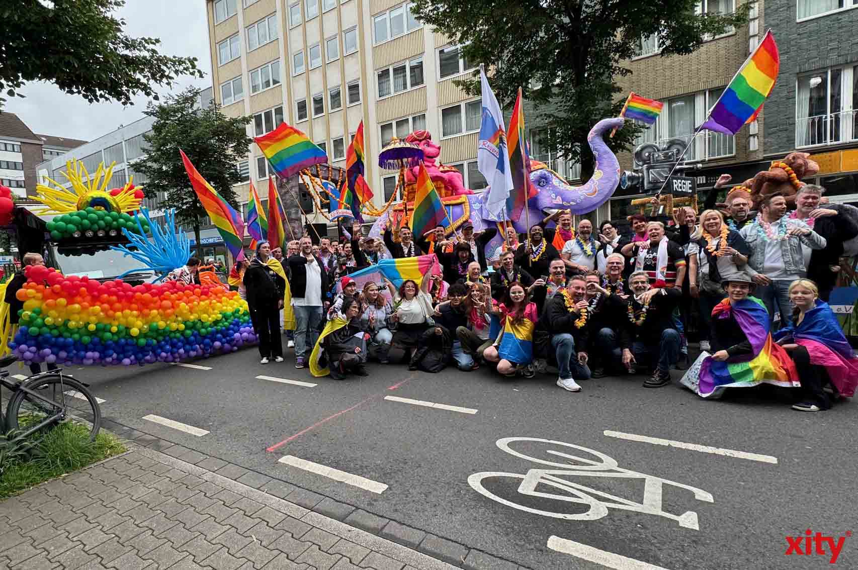 Tausende feiern den CSD bei Demonstration in Düsseldorf - xity.de